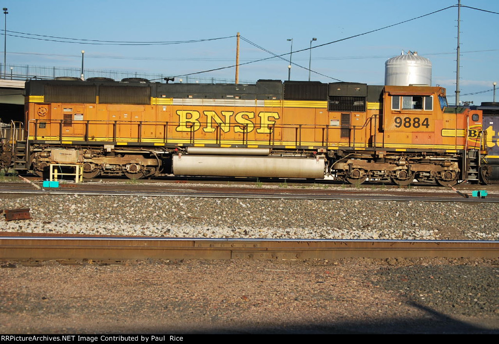 BNSF 9884